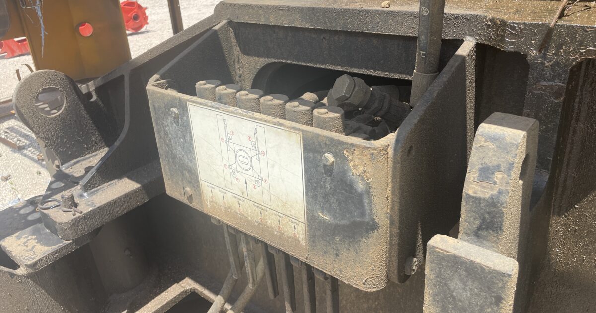 Manitowoc 777 Outrigger Control Valve Parts For Sale | Bigge.com