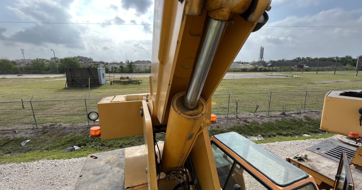 Broderson IC-200 Main Boom Cylinder Part For Sale | Bigge.com