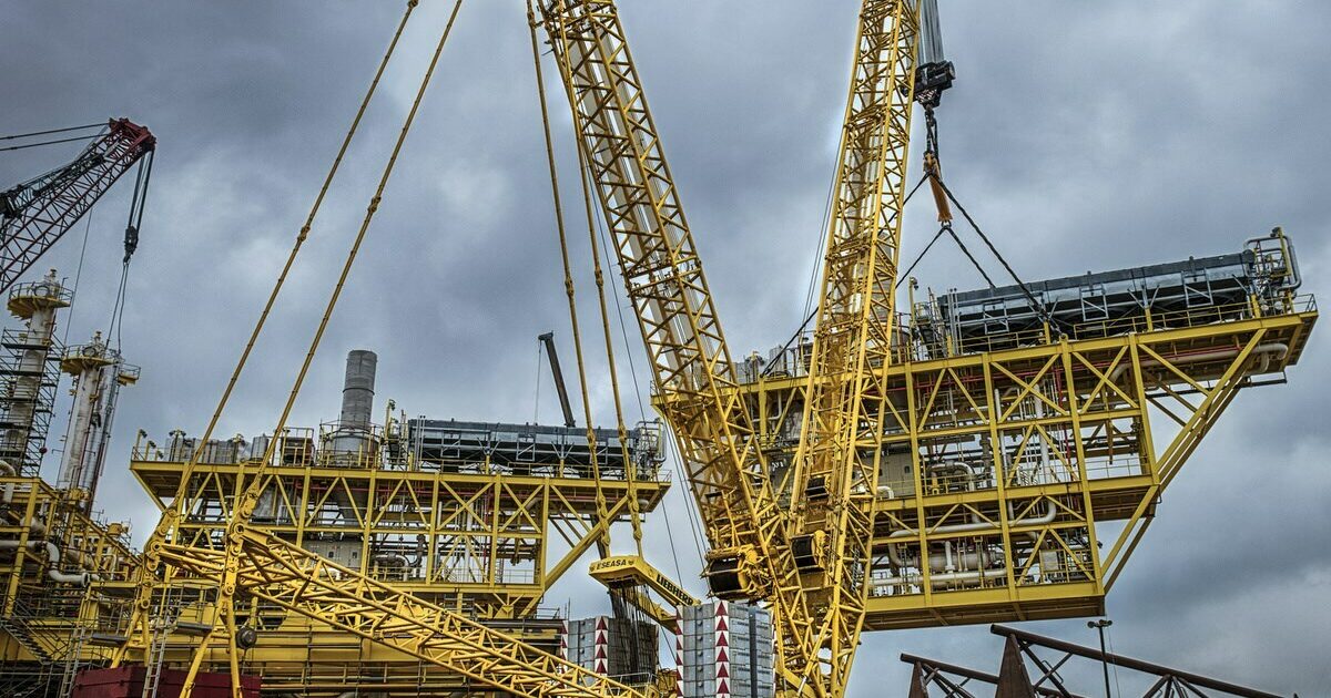 Liebherr LR 11350 Crane Overview and Specifications | Bigge.com