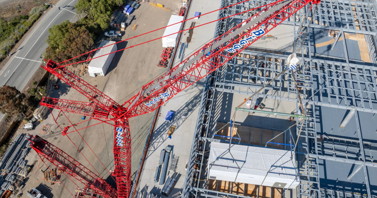 Manitowoc MLC300 Crane Overview and Specifications | Bigge.com